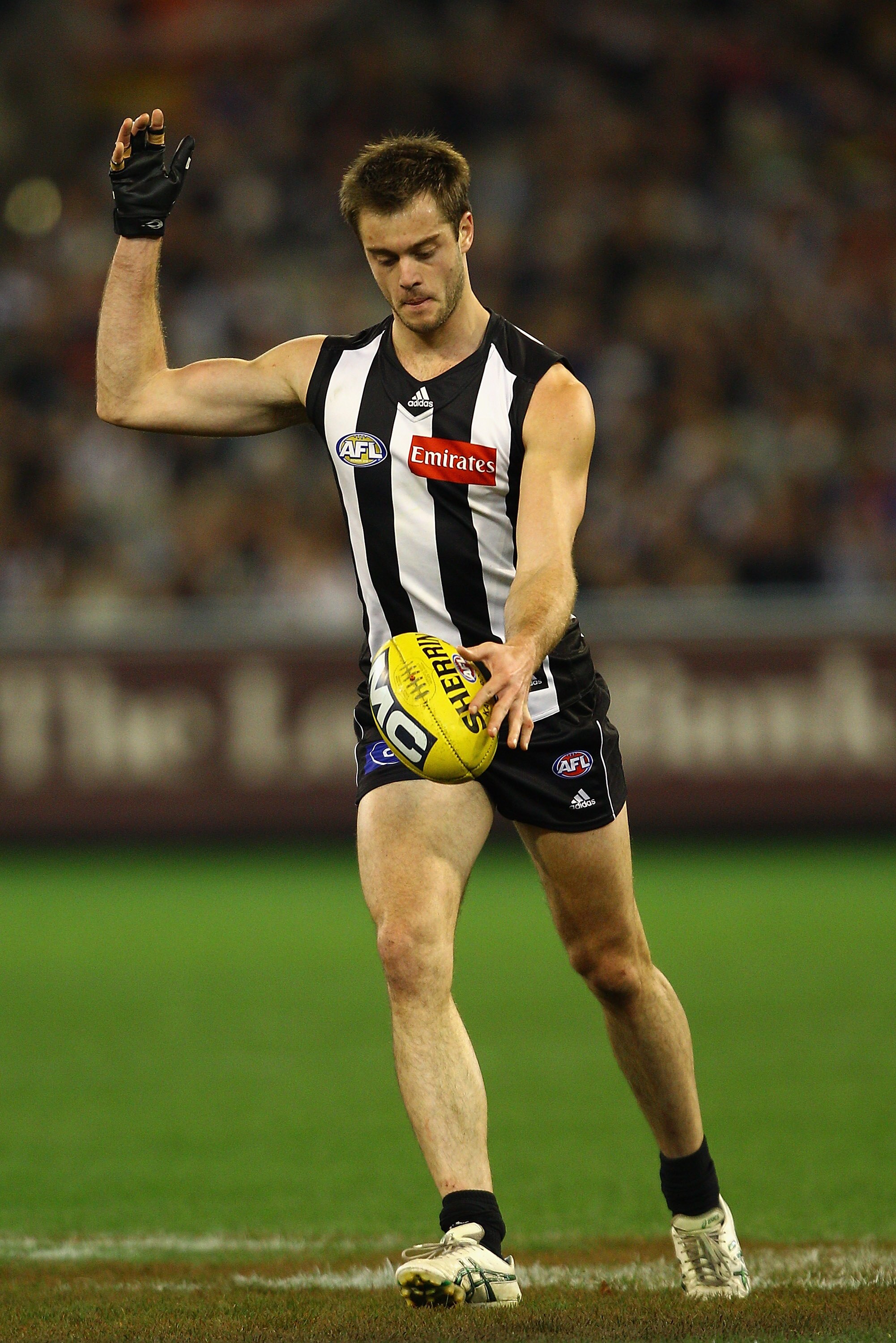 Collingwood Magpies re-sign injured defender Alan Toovey to new three ...