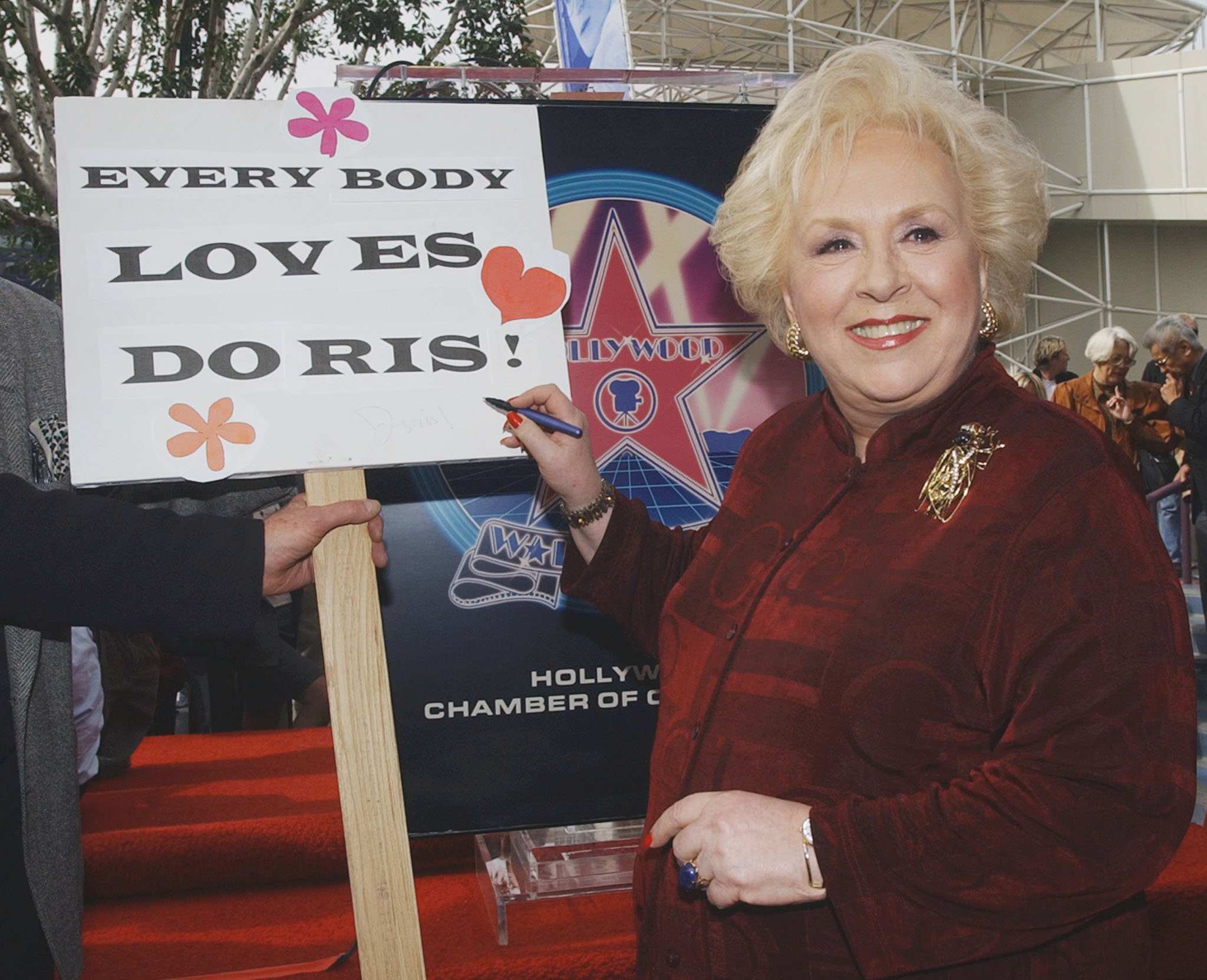 Everybody Loves Raymond star Doris Roberts dies aged 90 - ABC News