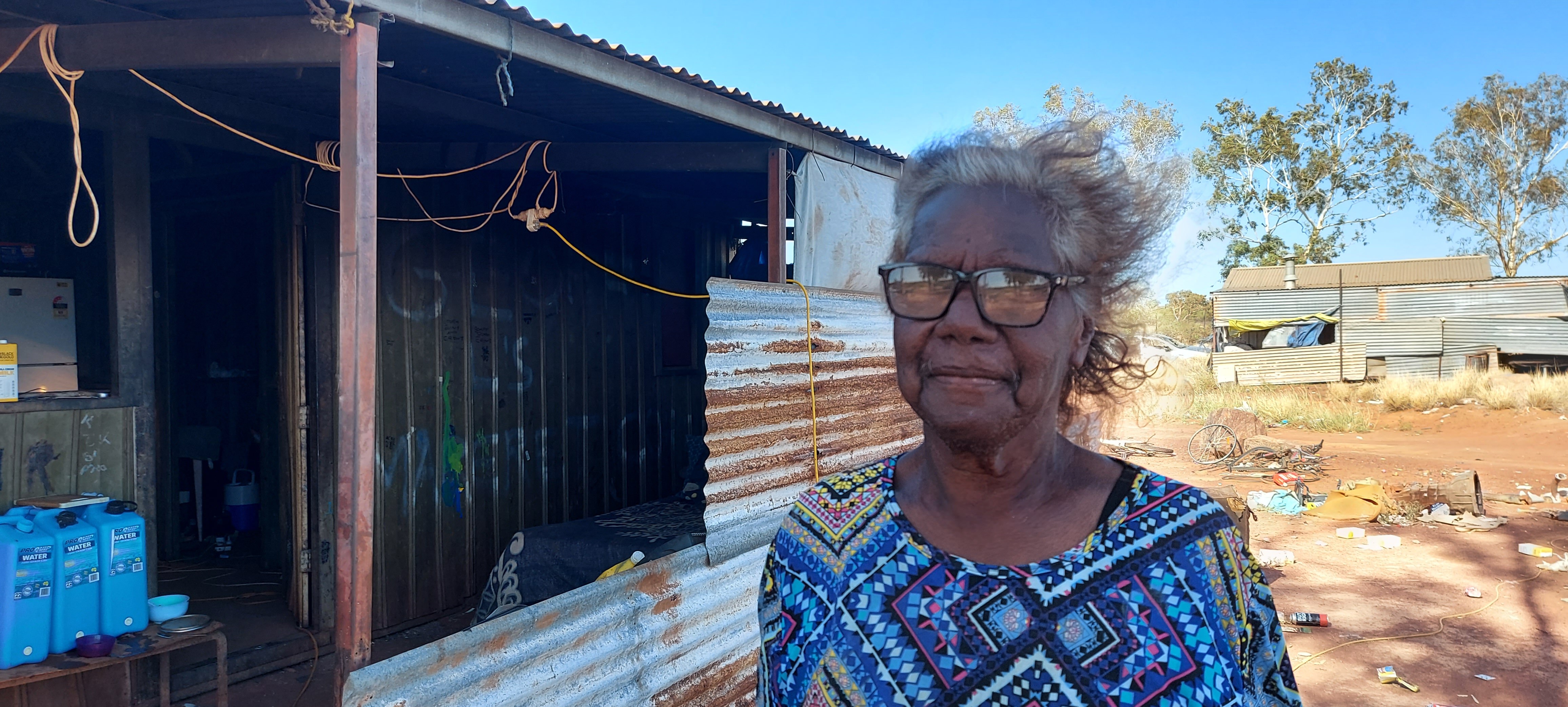 Hot Tennant Creek tin shed residents appeal for housing - ABC listen