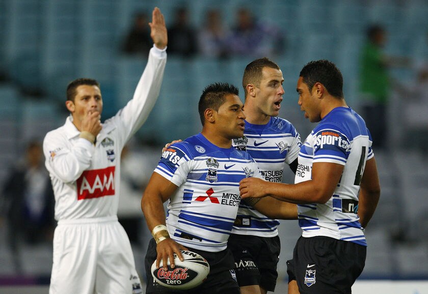 Bulldogs shrug off late Dragons surge - ABC News