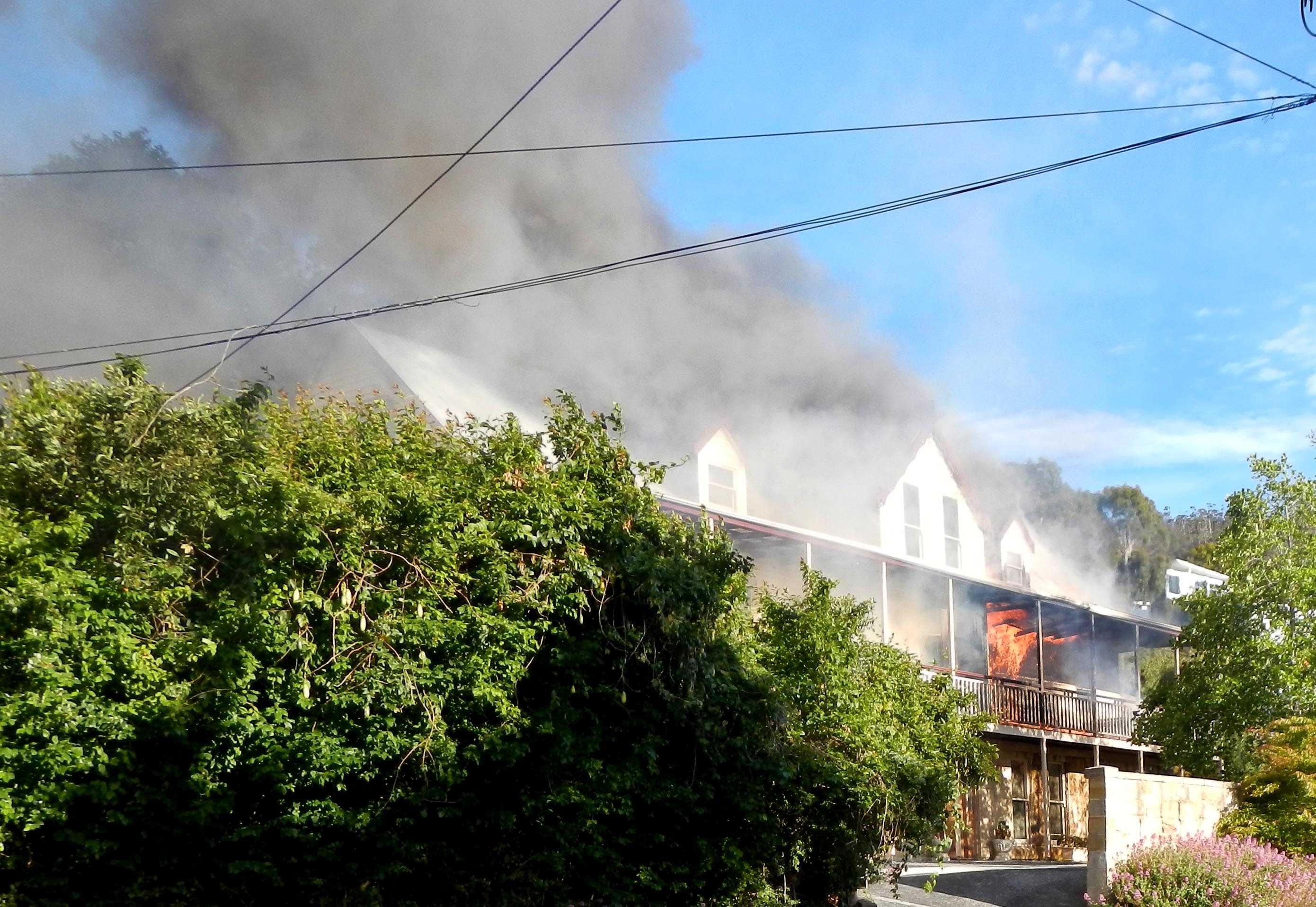 Historic Hobart house badly damaged by fire - ABC News