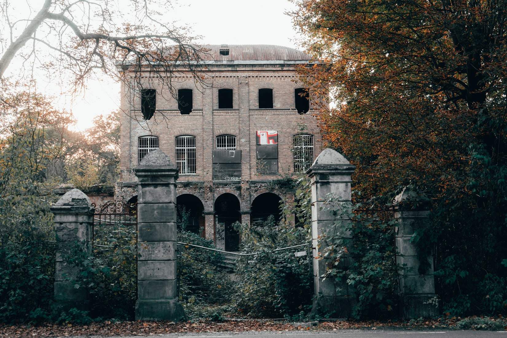 Ghost tales and grisly histories give 'haunted' buildings their scary ...