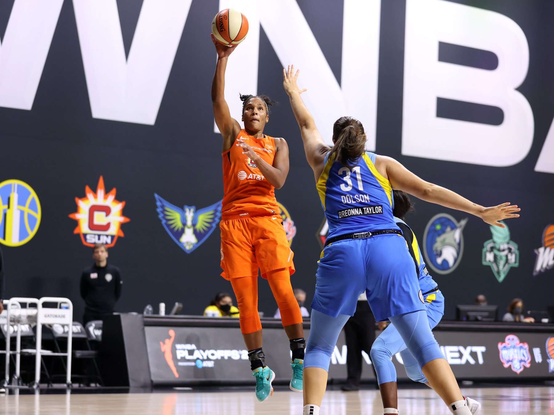 Anneli Maley attacking WNBL opponents with her defence for Sydney Uni ...
