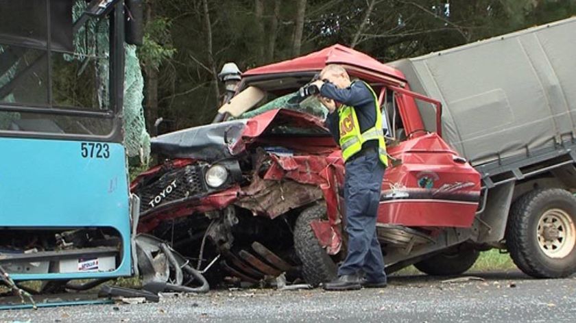 Passengers offered counselling after fatal bus crash - ABC News