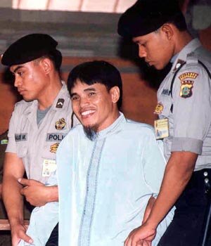 Accused testifies in Amrozi trial - ABC News