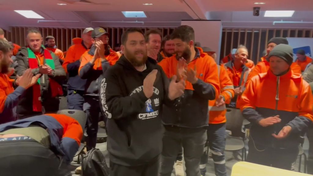Workers say thank you to CFMEU leadership - ABC News