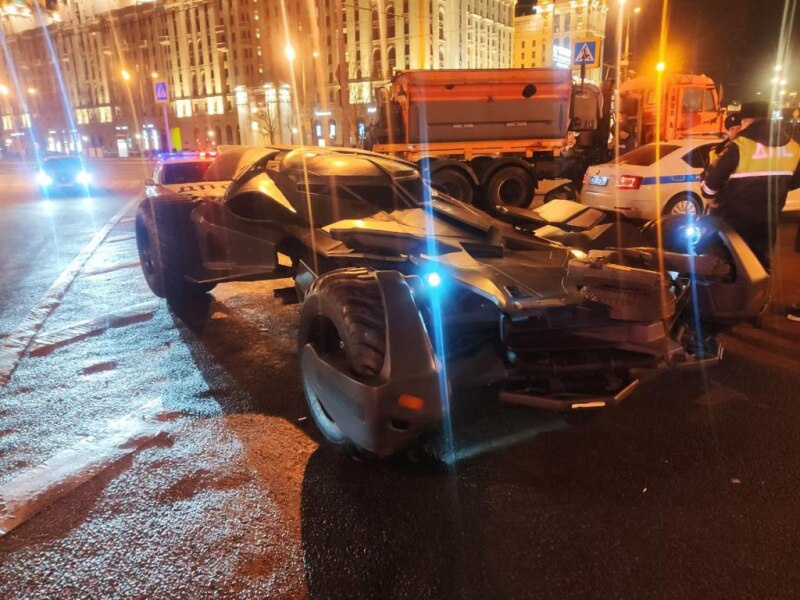 Batmobile replica towed away by Moscow traffic police - ABC News