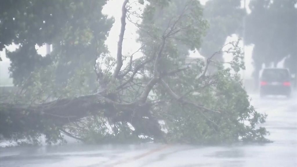 Heavy rain from typhoon lashed Miyako Islands in Japan - ABC News