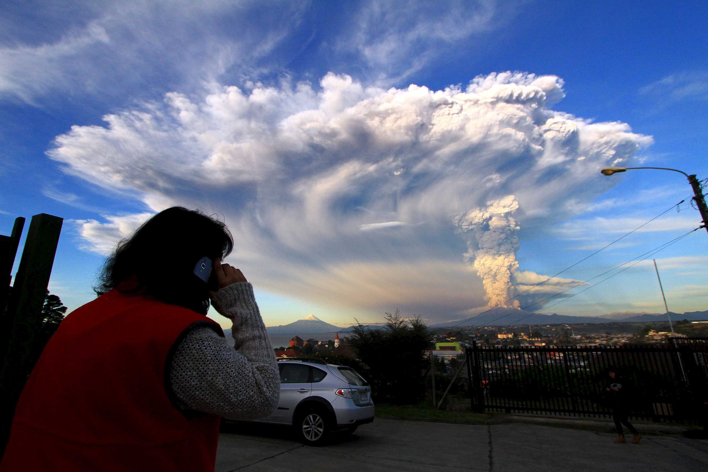 Chile volcano: Large burst of smoke continues to stoke fears of third ...