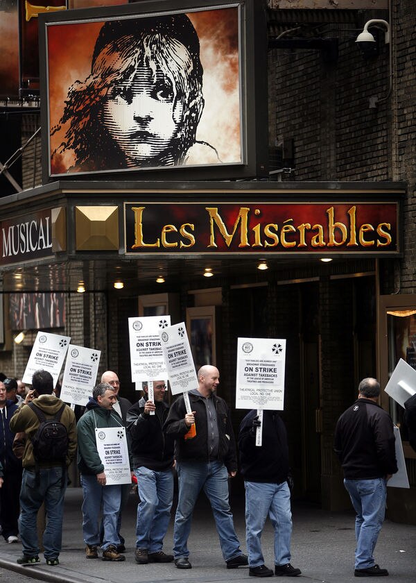 Stagehands strike darkens Broadway - ABC News