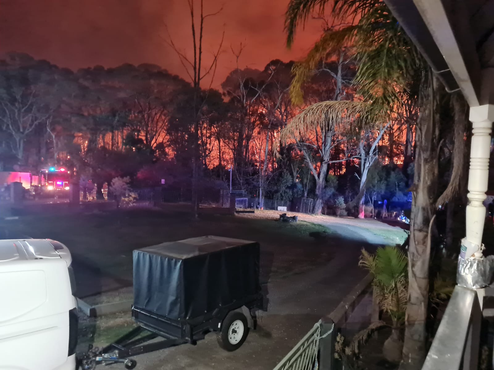 Montrose and Kilsyth bushfire brought under control as rain brings ...