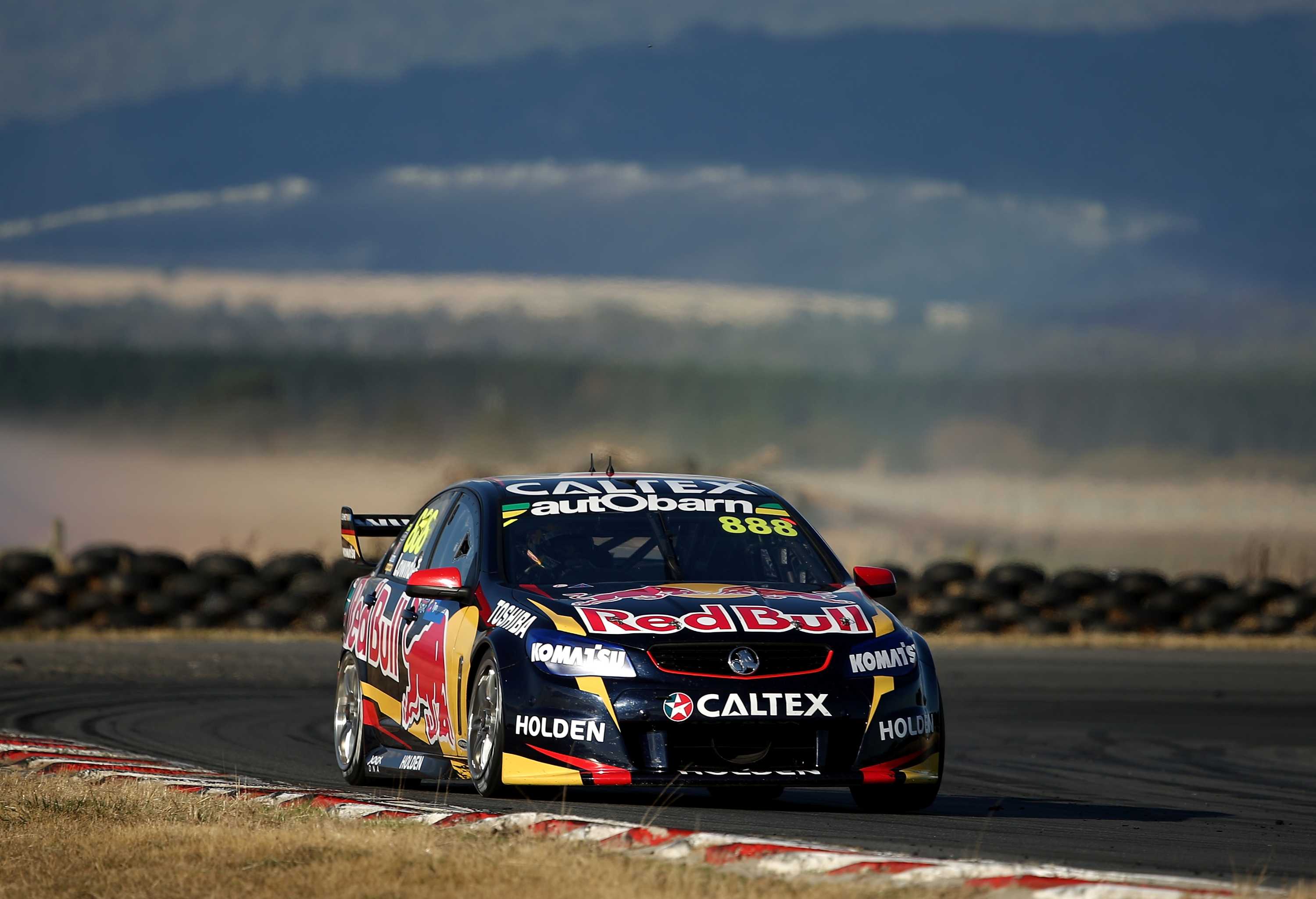 Craig Lowndes wins V8 Supercars race three at Symmons Plains - ABC News
