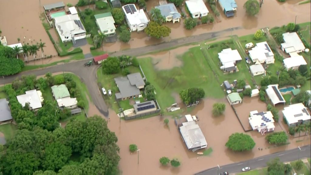 Chopper vision shows scale of the flooding in Queensland - ABC News