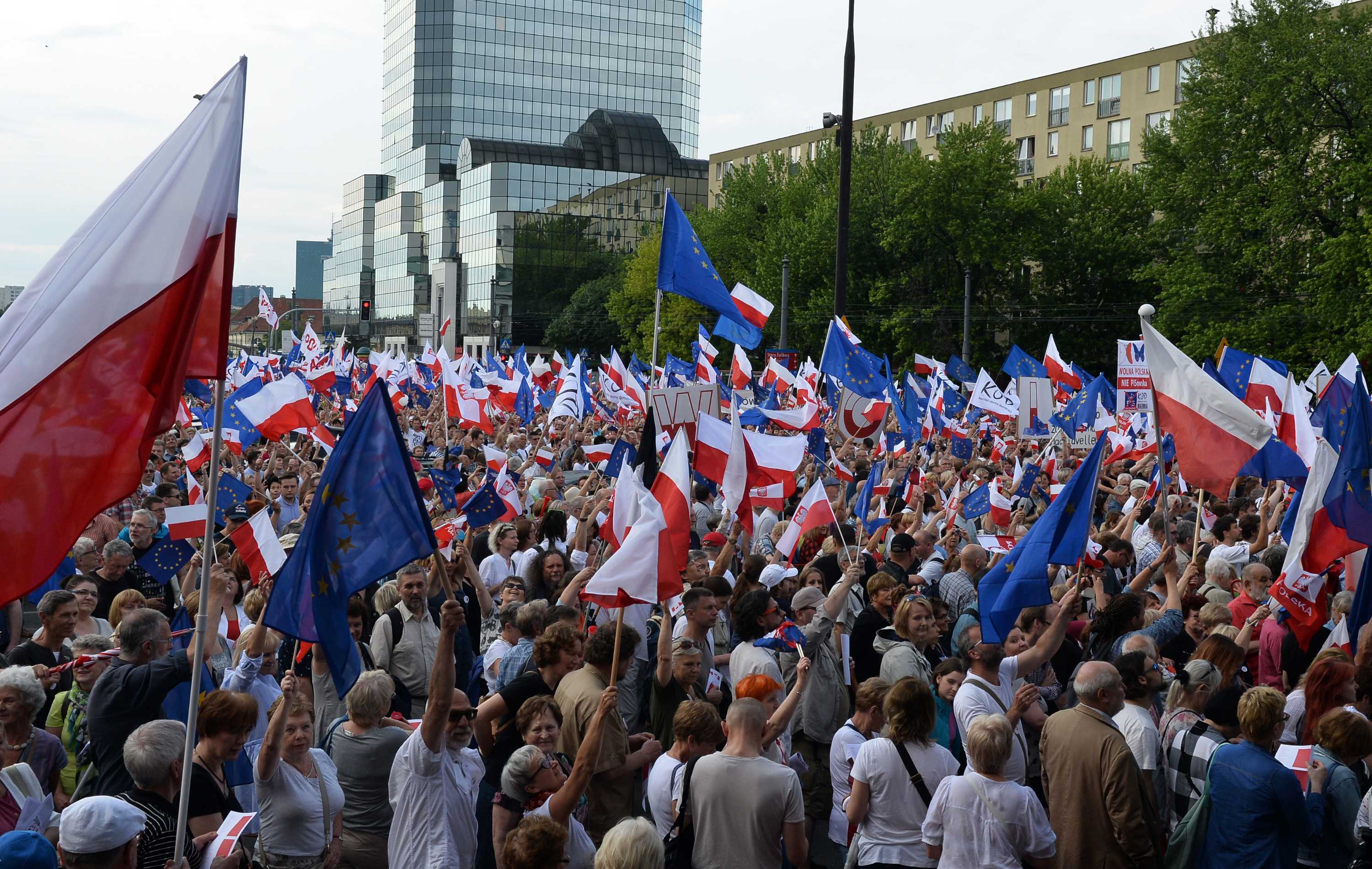 Tens of thousands attend pro-democracy rally in Poland, on 27th ...