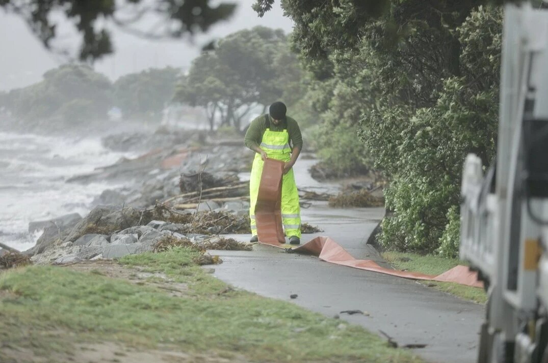Wild 150km winds prompt 'threat to life' warnings in Wellington and ...