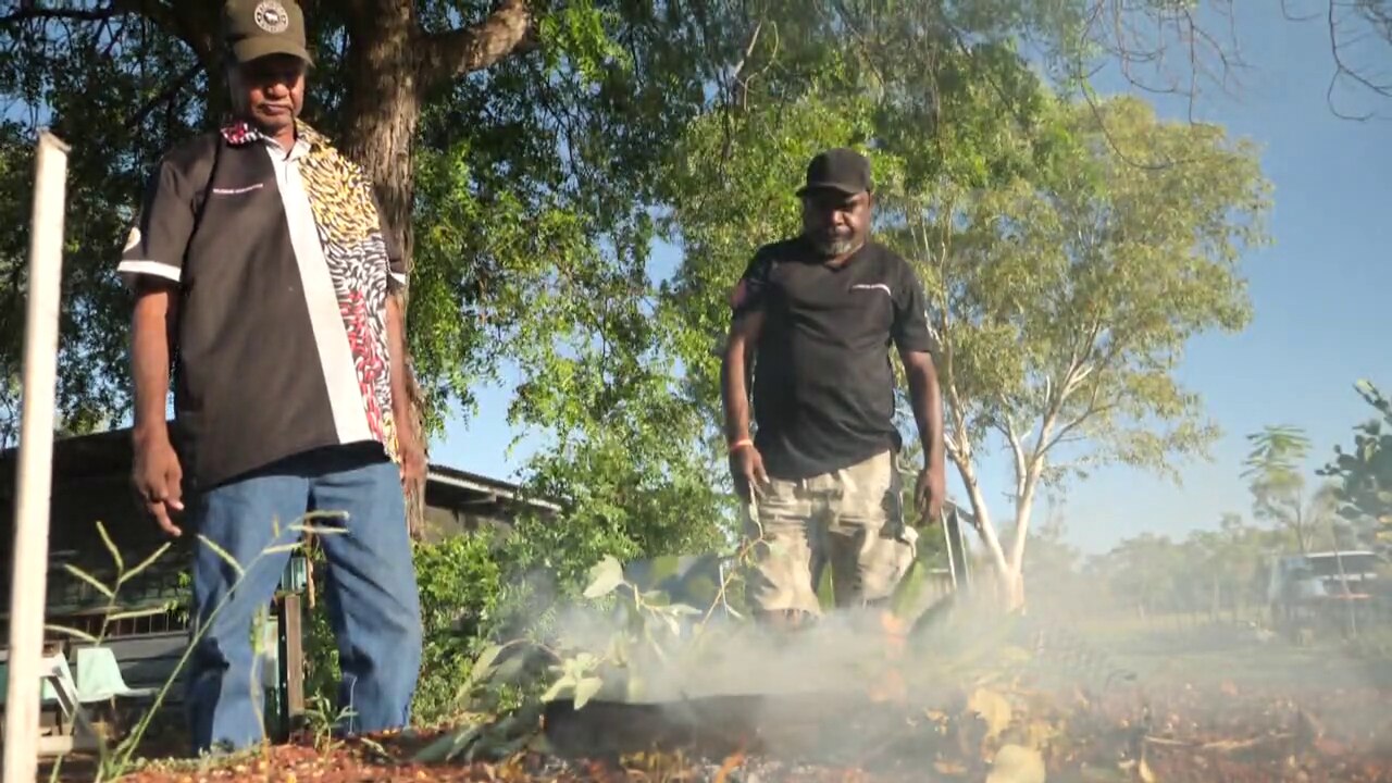 Halls Creek smoking branches - ABC News
