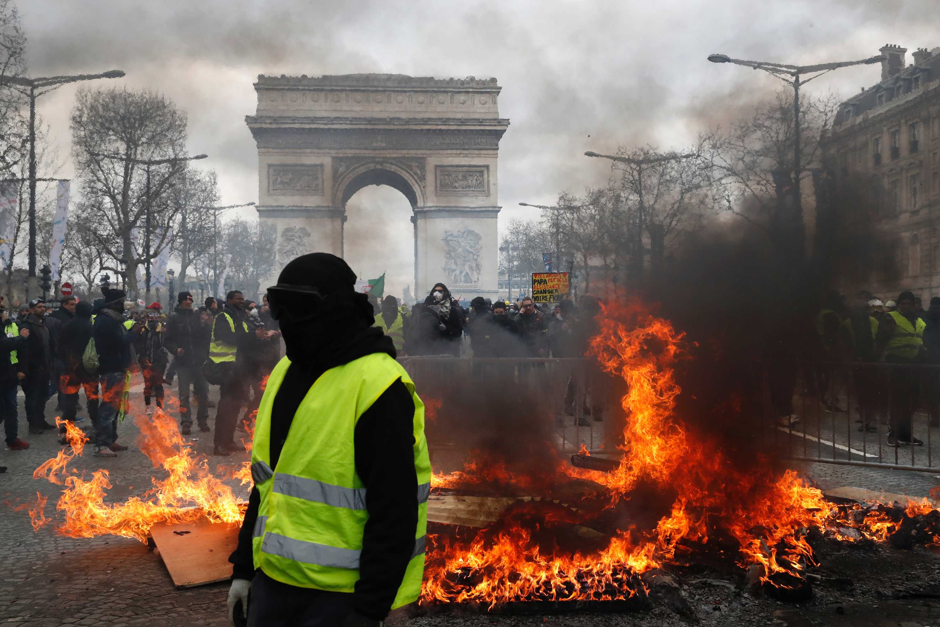 Riots in Paris as yellow vest protest violence flares - ABC News