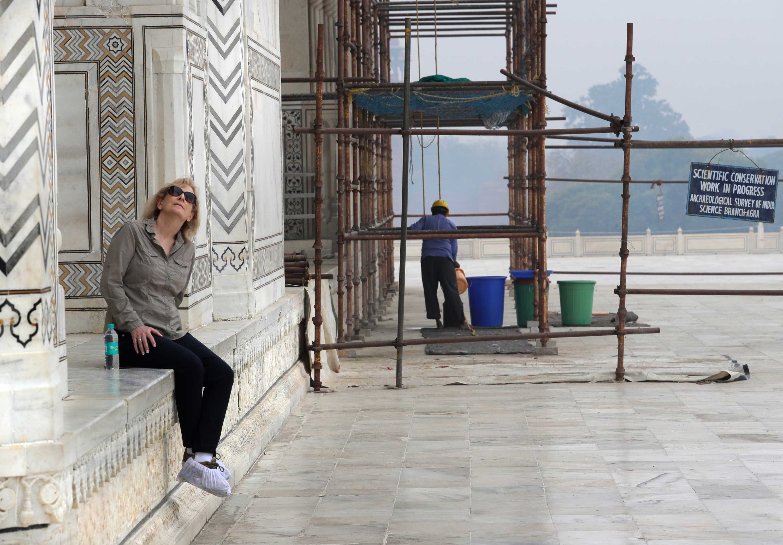 India's cleaning quandary: How to scale the Taj Mahal dome - ABC News