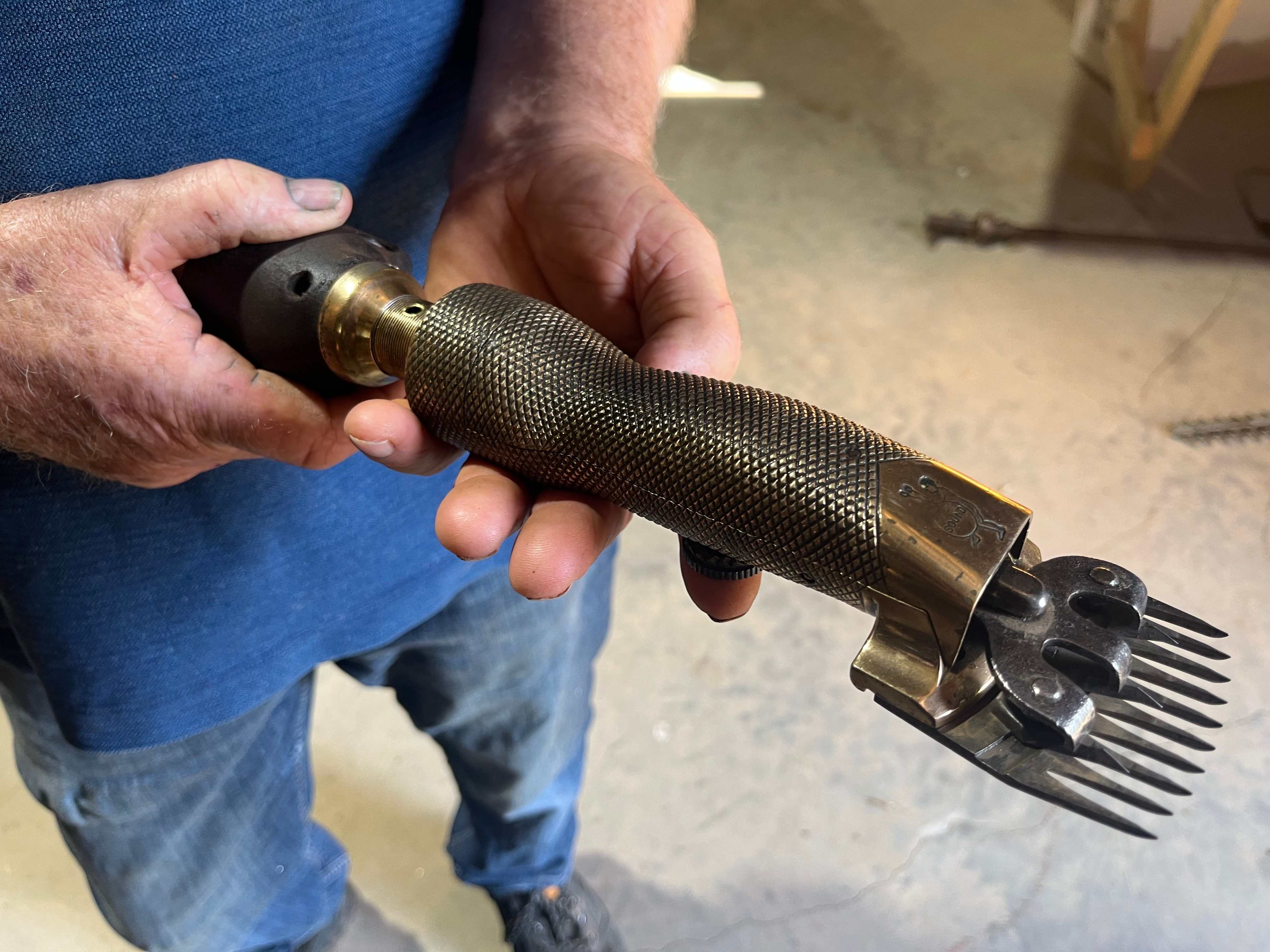 Kevin Crook collects antique shearing equipment at Temalueca Merino ...