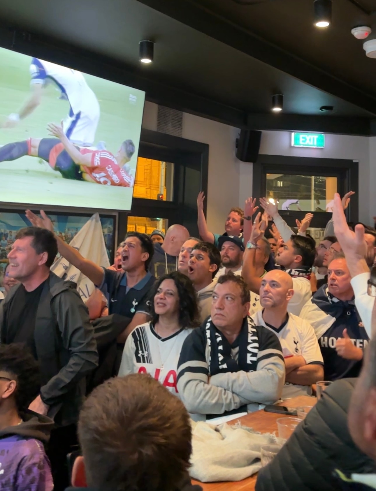 Hundreds start the day at the pub to cheer on Tottenham Hotspur - ABC ...