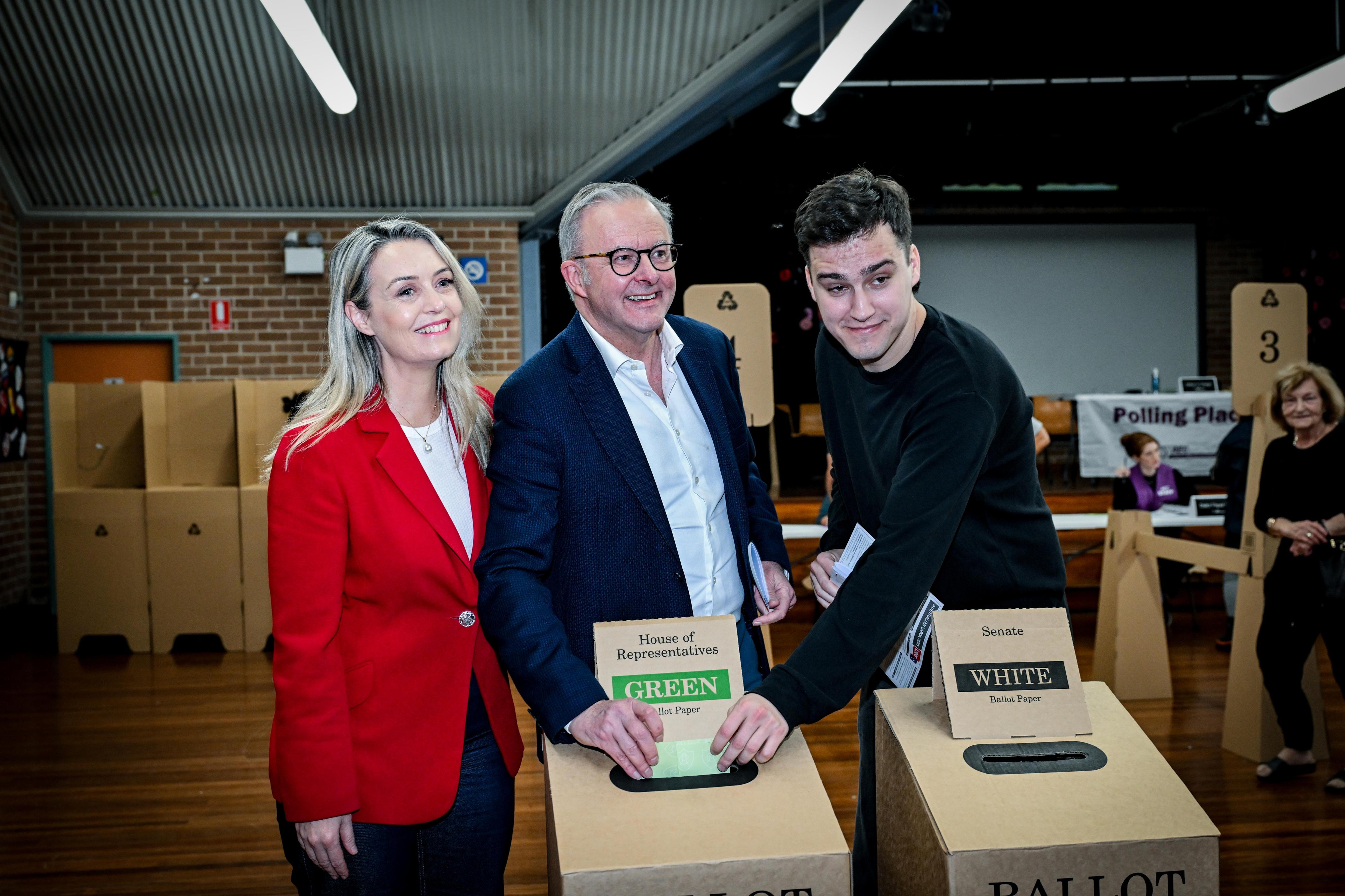 Gus the emperor penguin, found 3,000km from home on West Australian ...