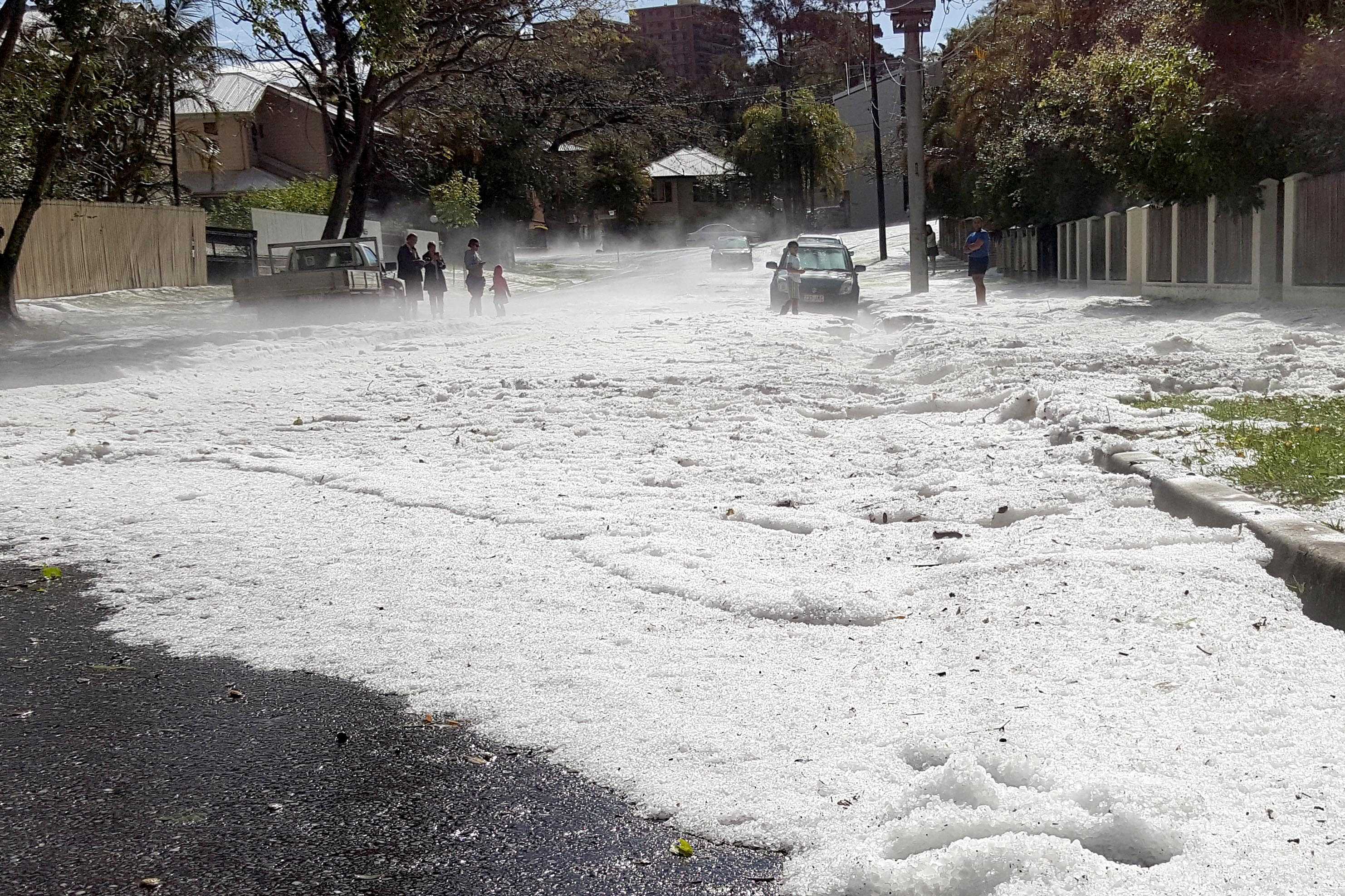 No major damage reported as hail, thunderstorms lash Brisbane, Logan - ABC News