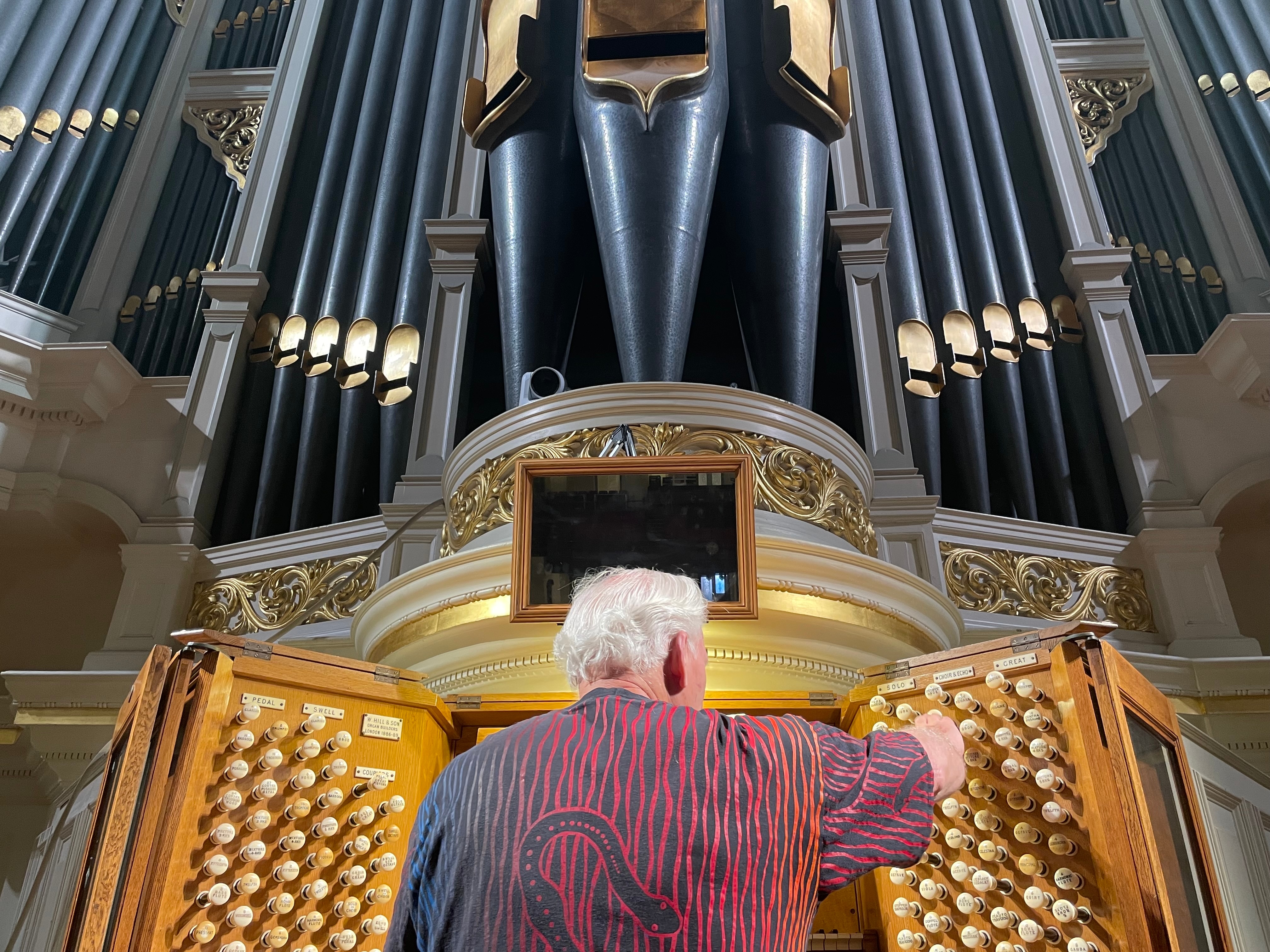 Sydney's Town Hall organist retires after 44 years as custodian of ...