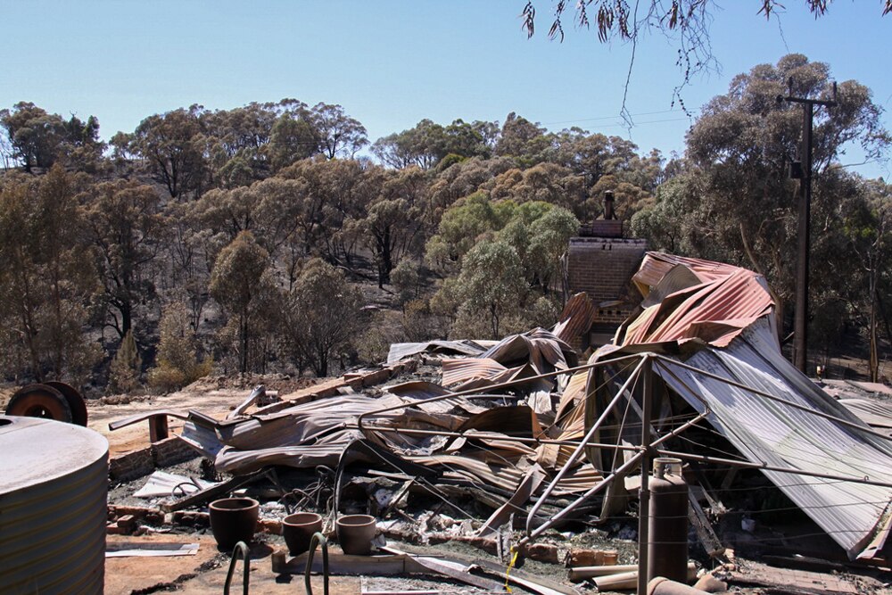 Bushfire survivors in Adelaide Hills undertake 'extreme' rebuild of ...