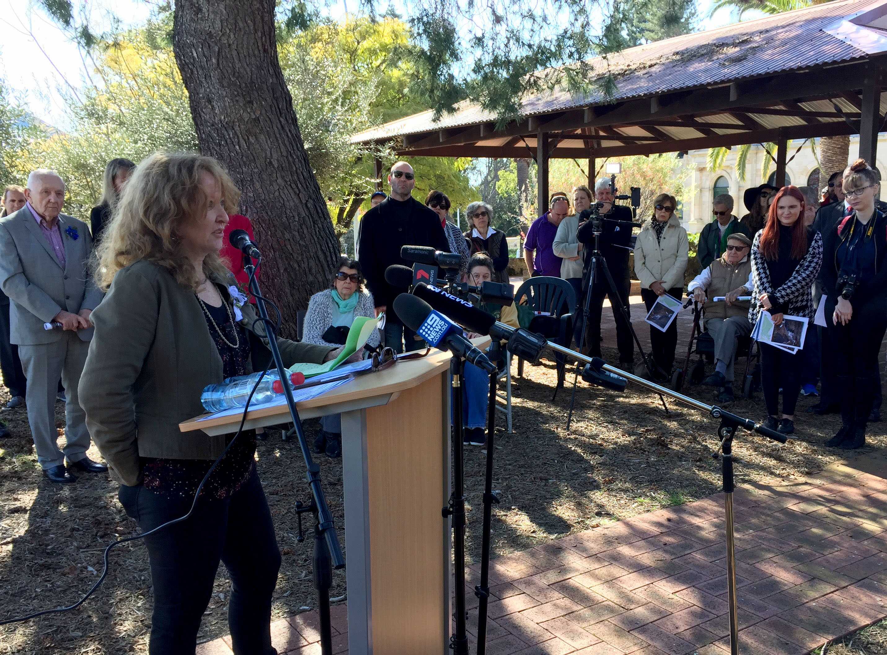 A memorial honours the many people who died because of Wittenoom's ...