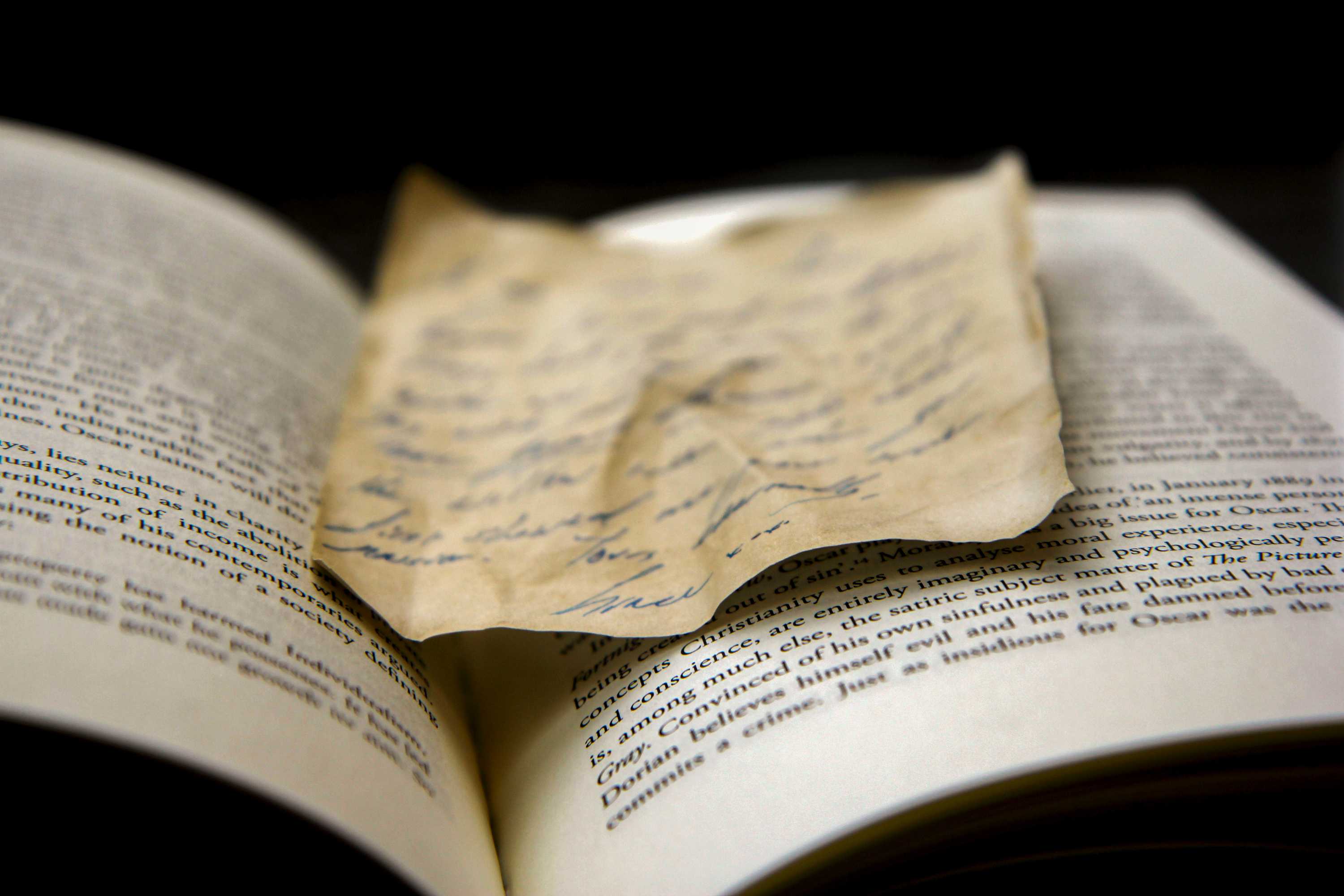 What we can learn from the things left behind in books - ABC Radio National