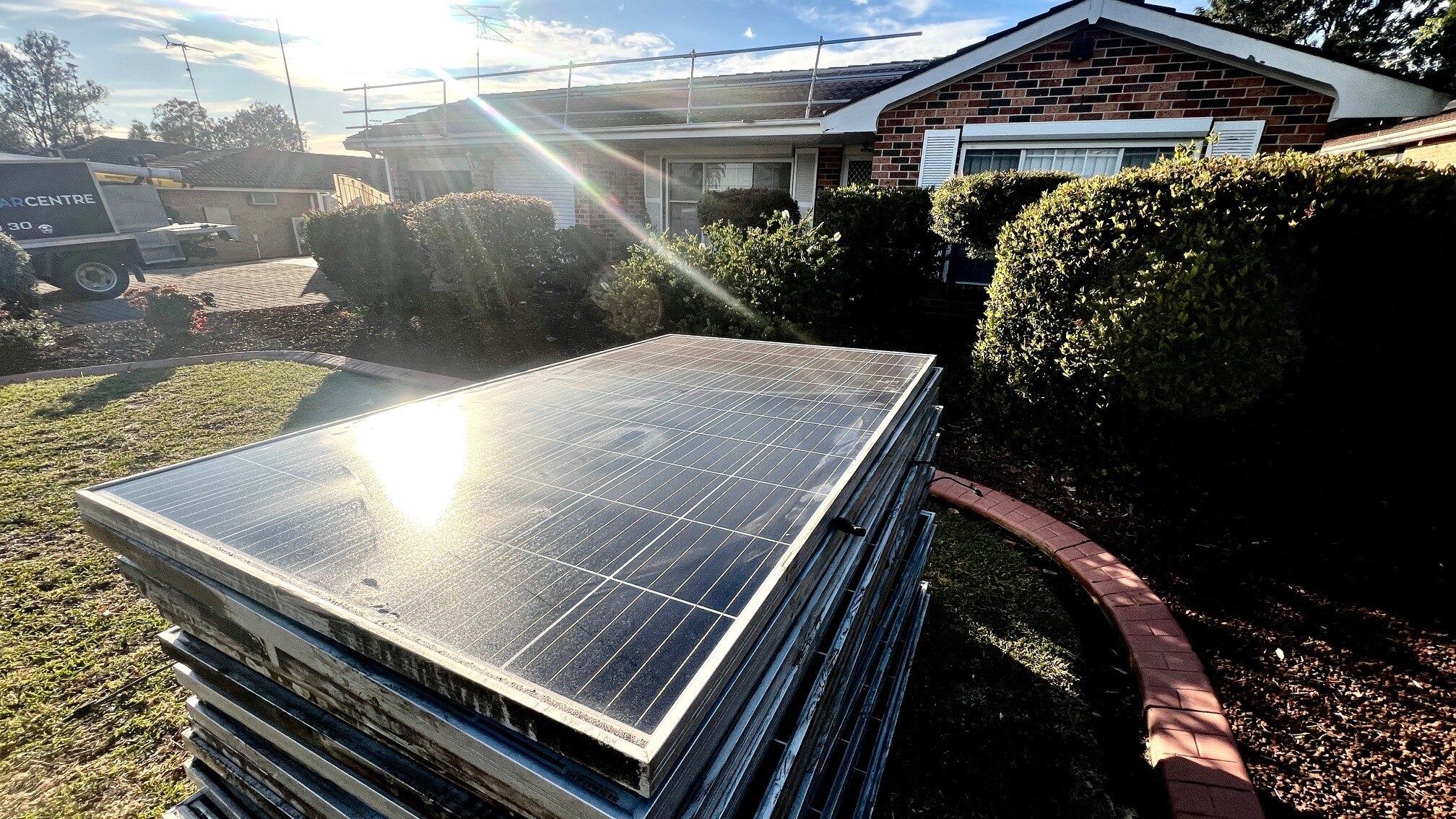 Solar waste problem looms following rooftop panel boom, with batteries ...