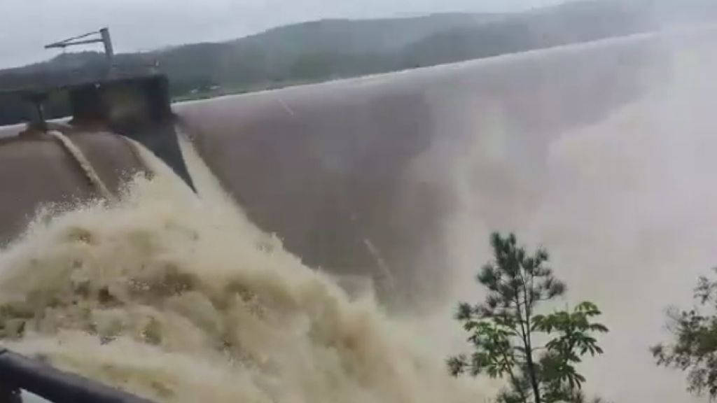 Wappa Dam at Yandina spills after rain from TC Marcia - ABC News