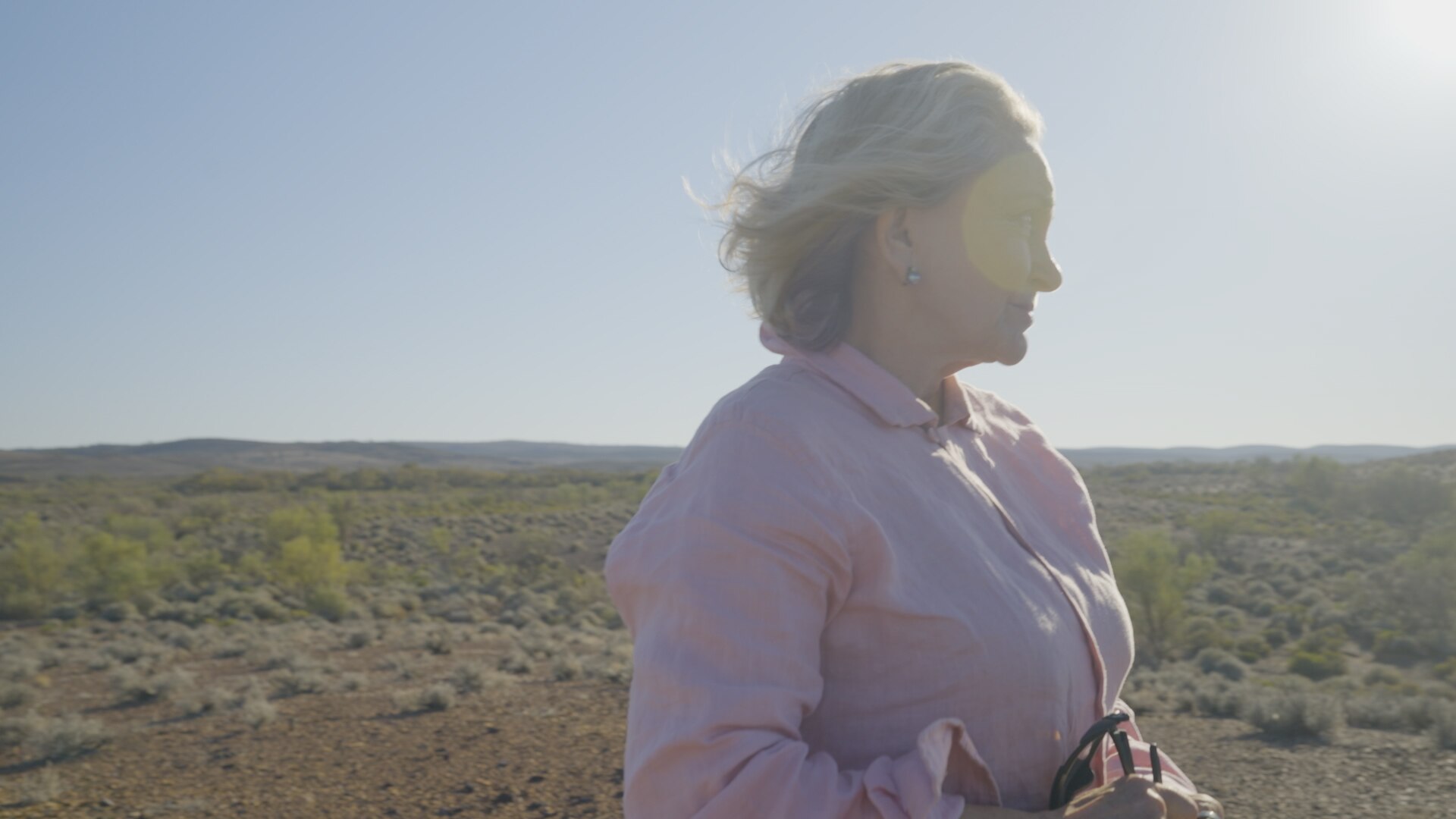 Robyn walks through flinders slomo 2 - ABC News