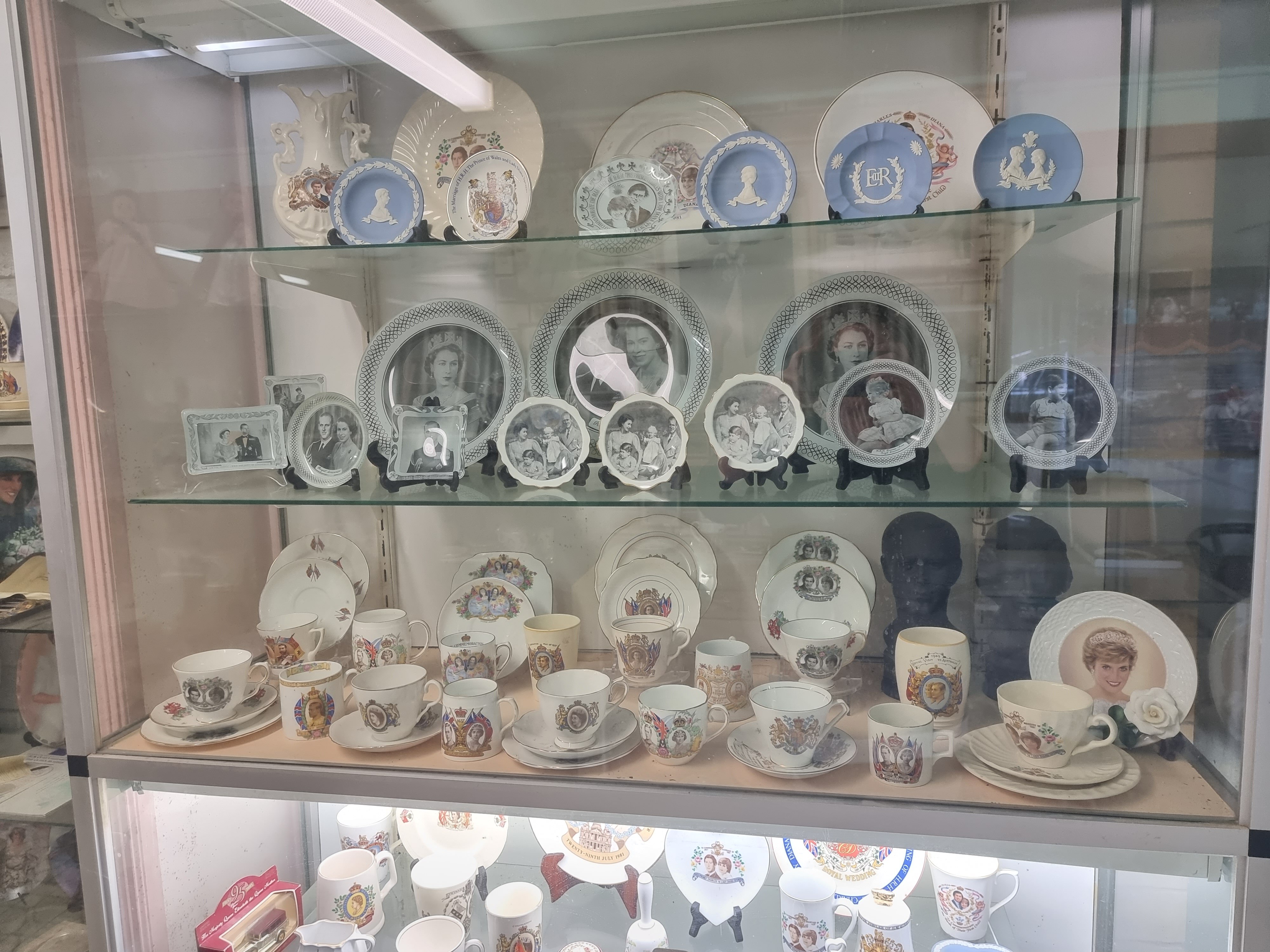 Royal memorabilia collector believes Queen's death signals time to hand ...