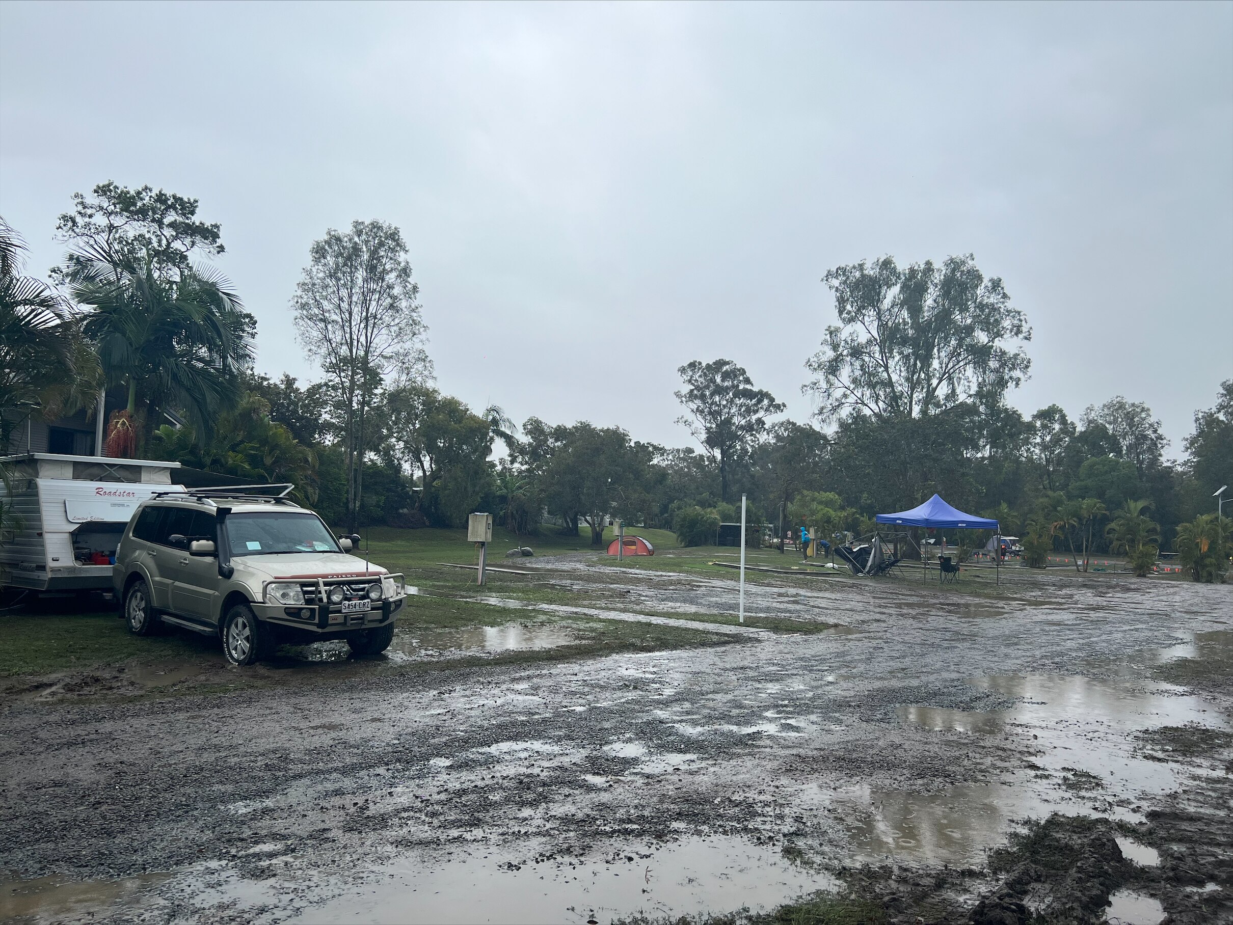 Severe weather hits south-east Queensland, more than 200mm of rain ...