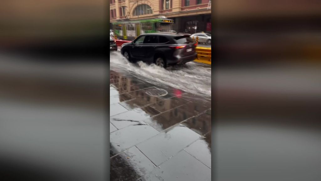 Wild weather hits Melbourne - ABC News