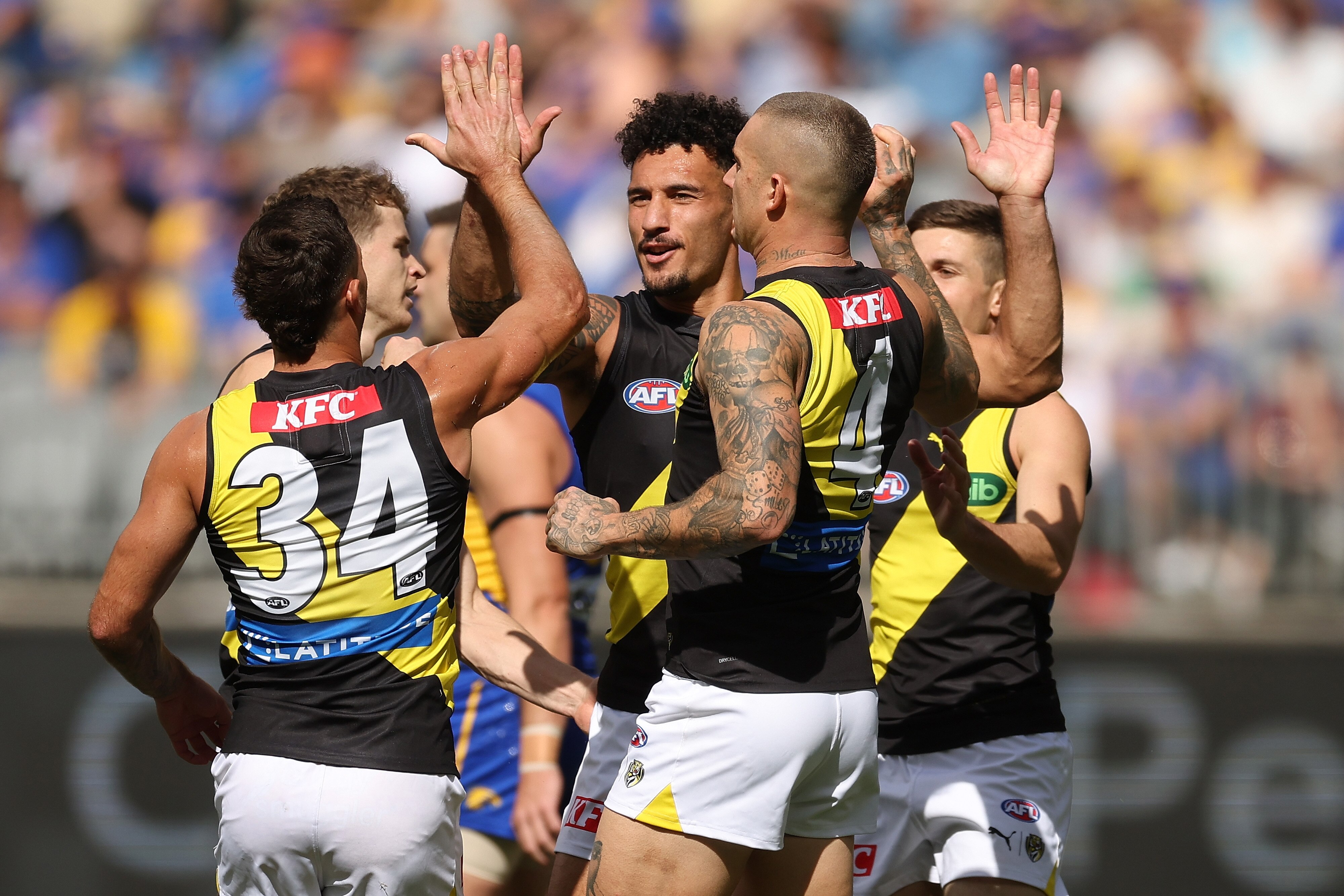 Richmond Tigers player Mykelti Lefau brings AFL back to Samoa - ABC Pacific