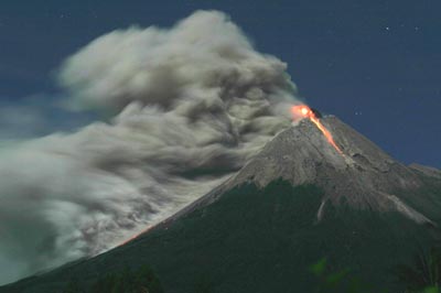 Lava flows from Indonesia's Mt Merapi - ABC News