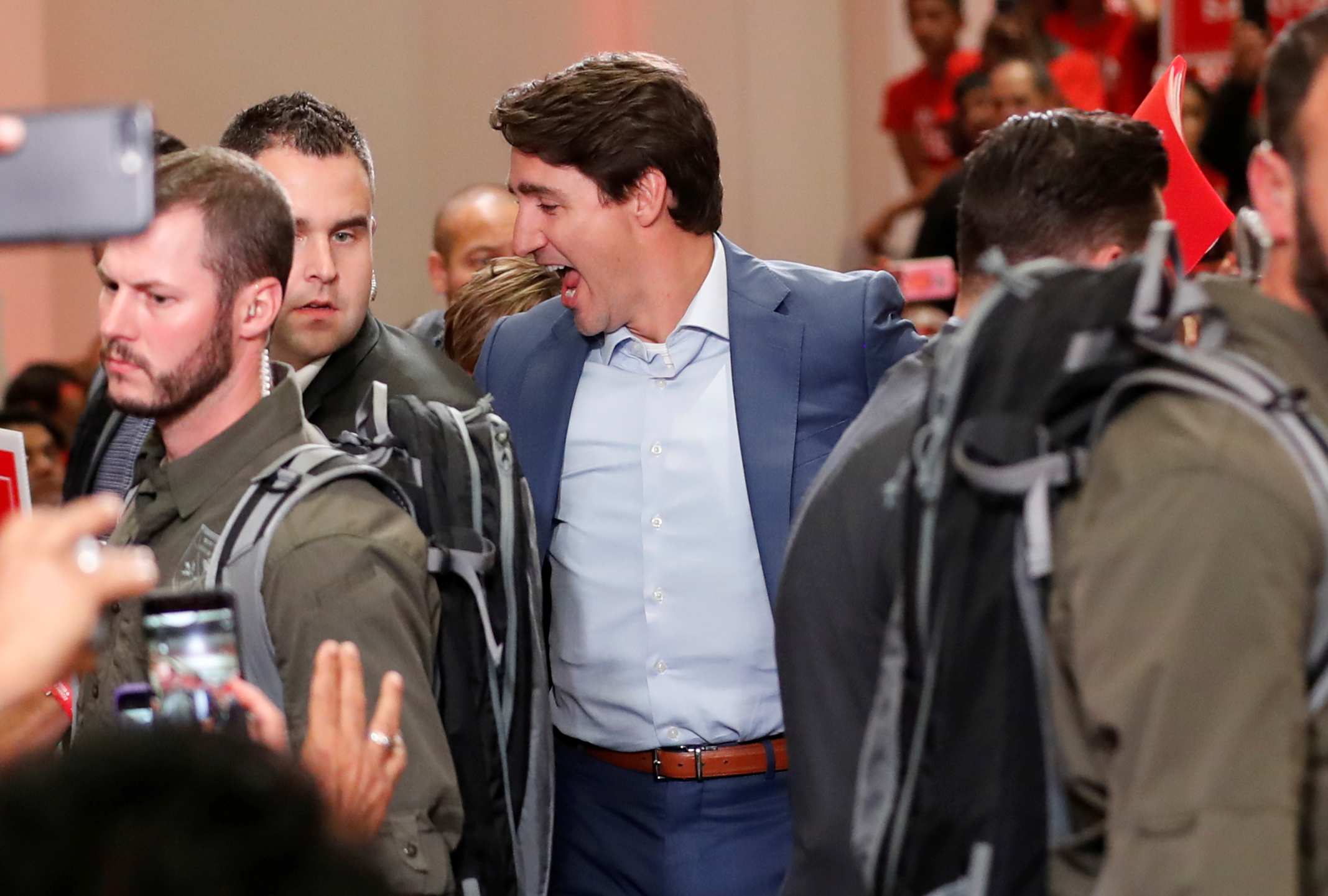 Justin Trudeau appears in bulletproof vest, flanked by security after ...
