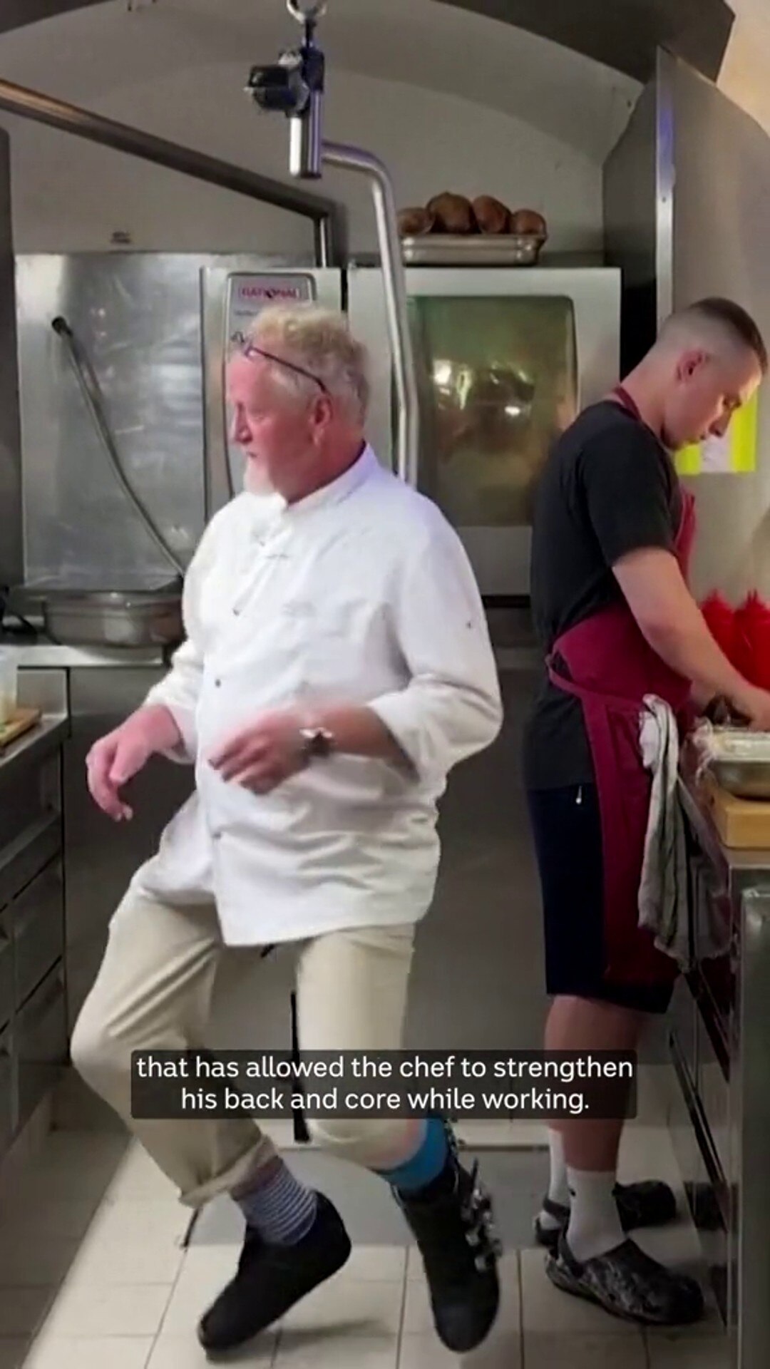 Injured chef now 'flies' through his kitchen - ABC News