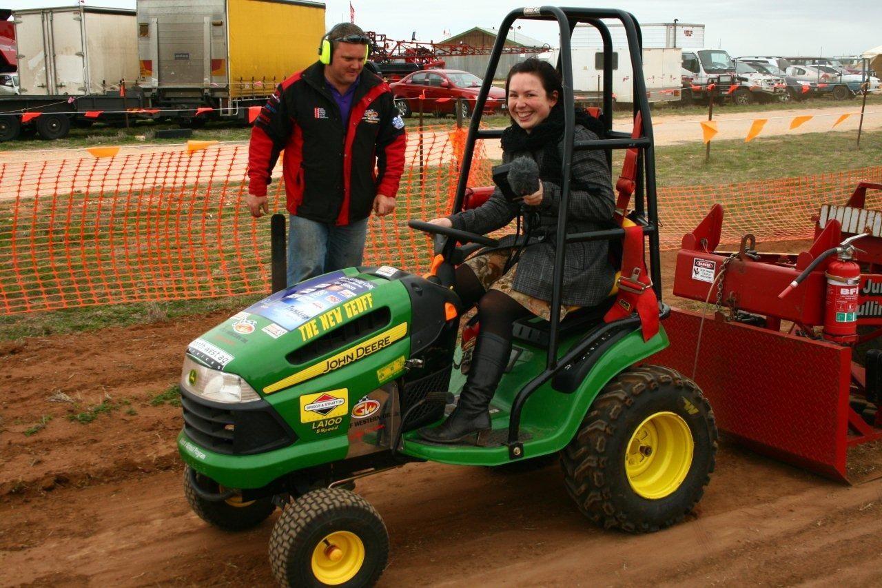 Tractor pulling with lawnmowers - ABC News