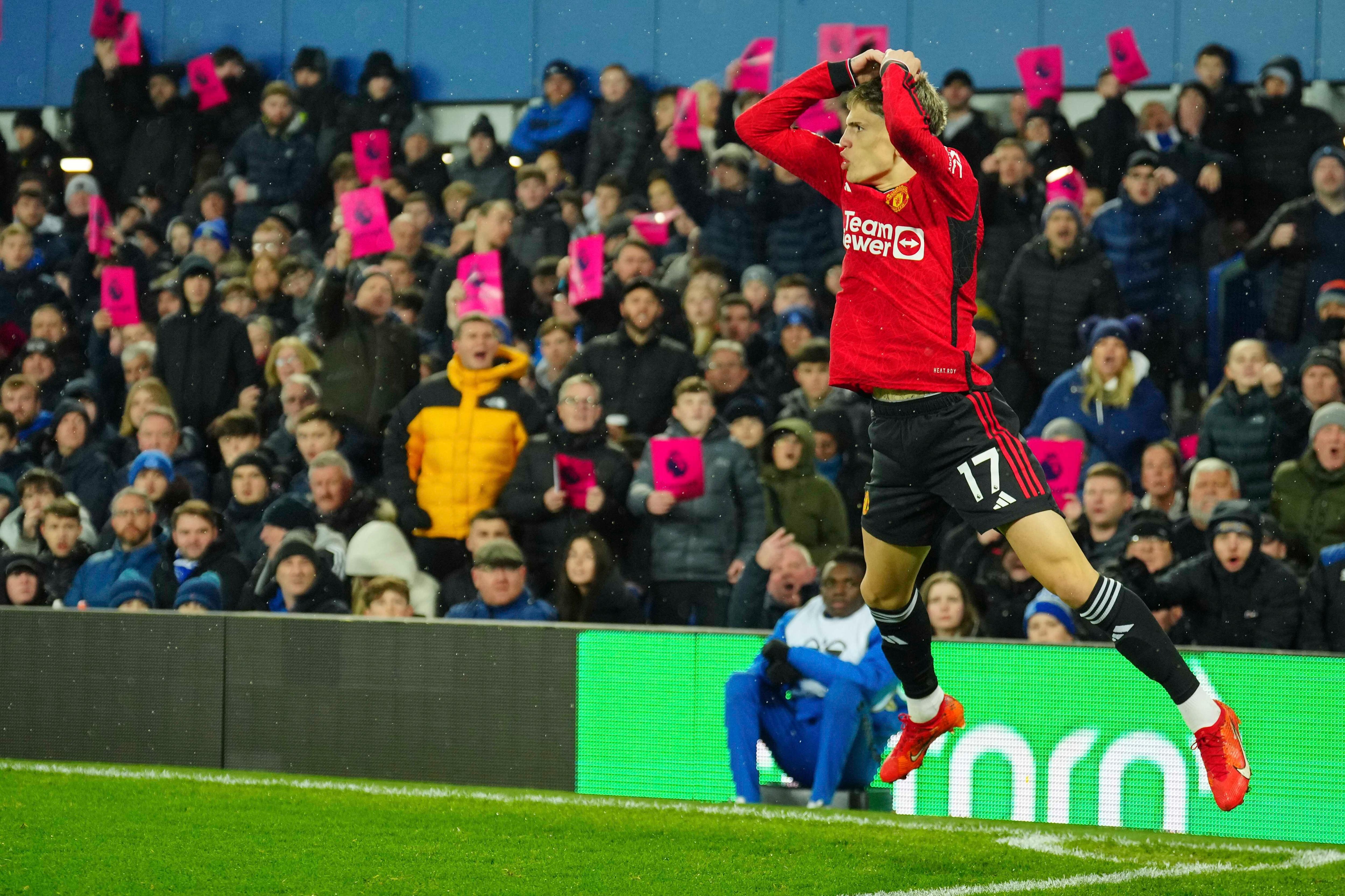 Manchester United's Alejandro Garnacho scores stunning bicycle kick ...