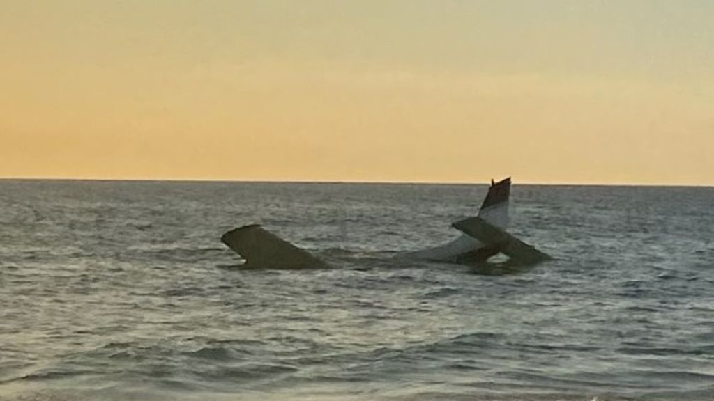Small plane crashes into ocean off Perth's Leighton Beach - ABC News