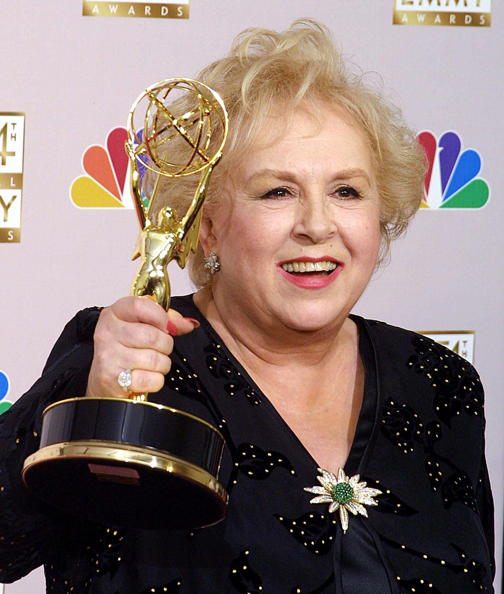 Everybody Loves Raymond star Doris Roberts dies aged 90 - ABC News