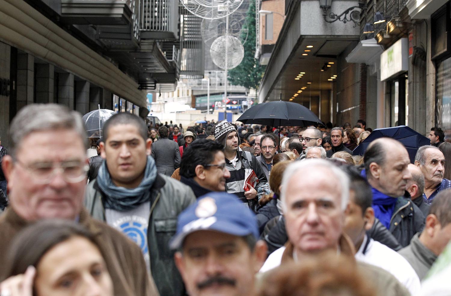 Spaniards vie for monster $4.7b lotto prize - ABC News