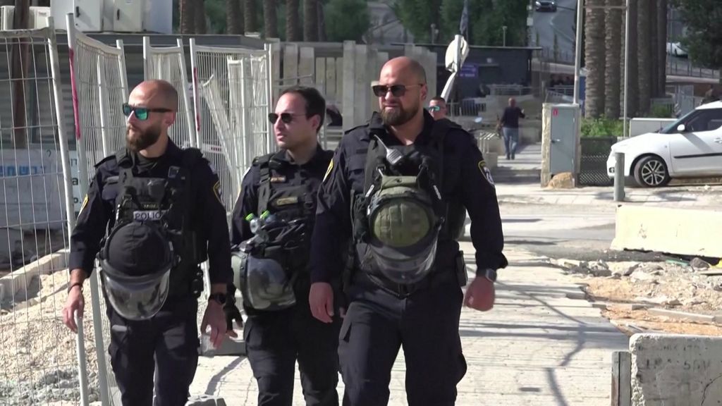 Israeli forces tighten security in and around Jerusalem's Old City ...