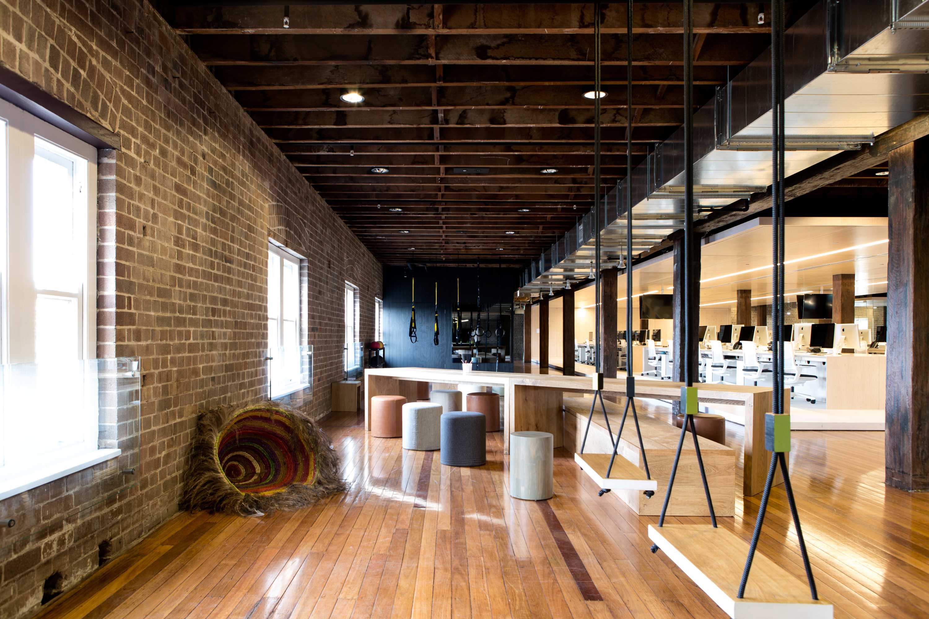 Intelligent design or hot desk mess? The merits of the modern office ...