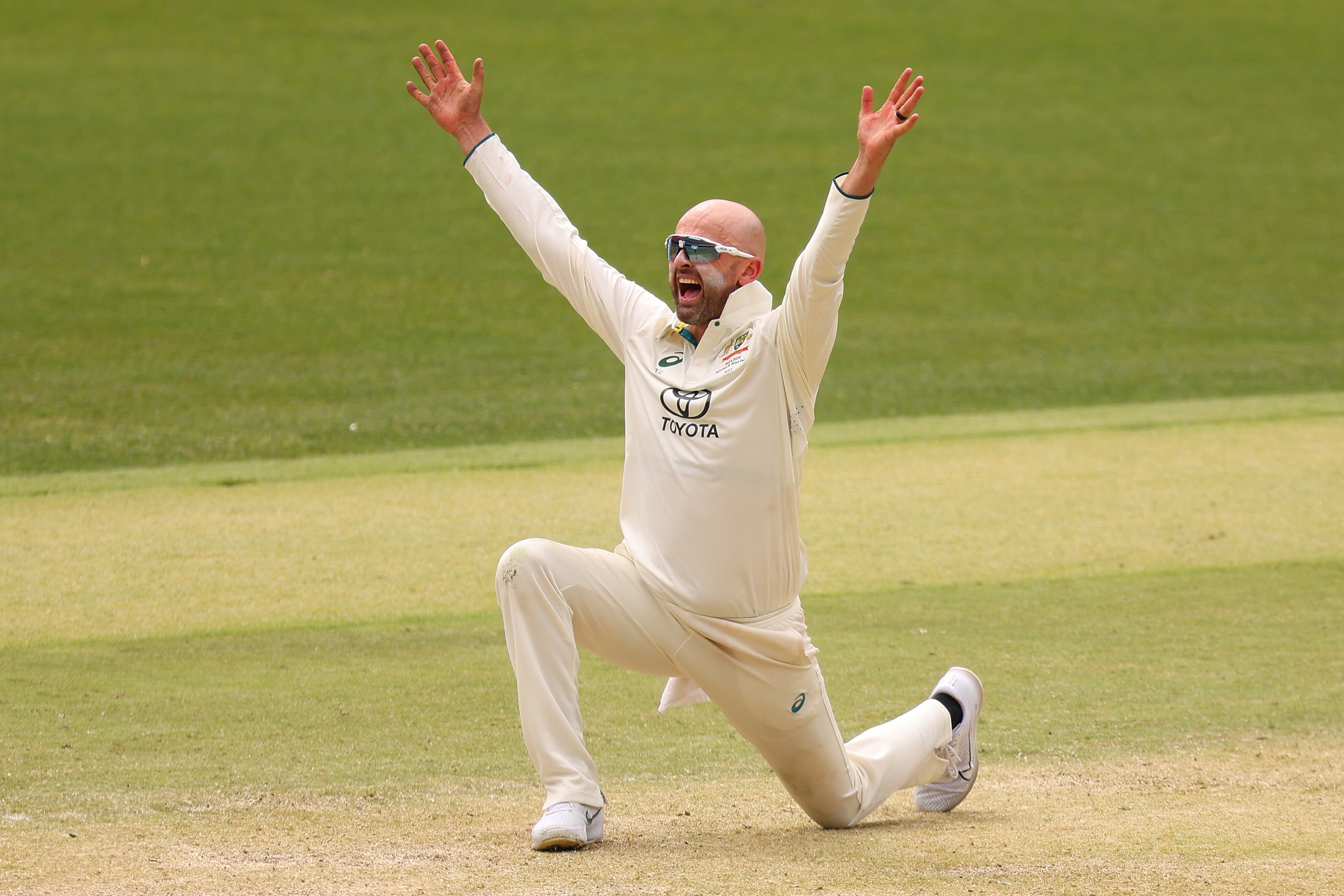 Nathan Lyon takes 500th Test wicket as Australia close on victory on ...