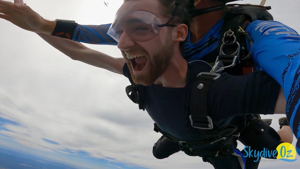 Could skydiving actually improve your mental health? - triple j