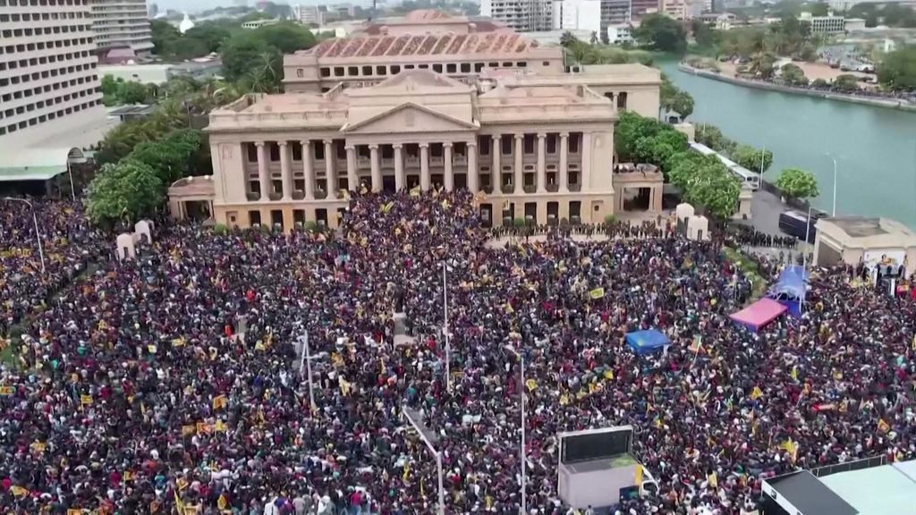 Protesters storm Sri Lankan President's house - ABC News